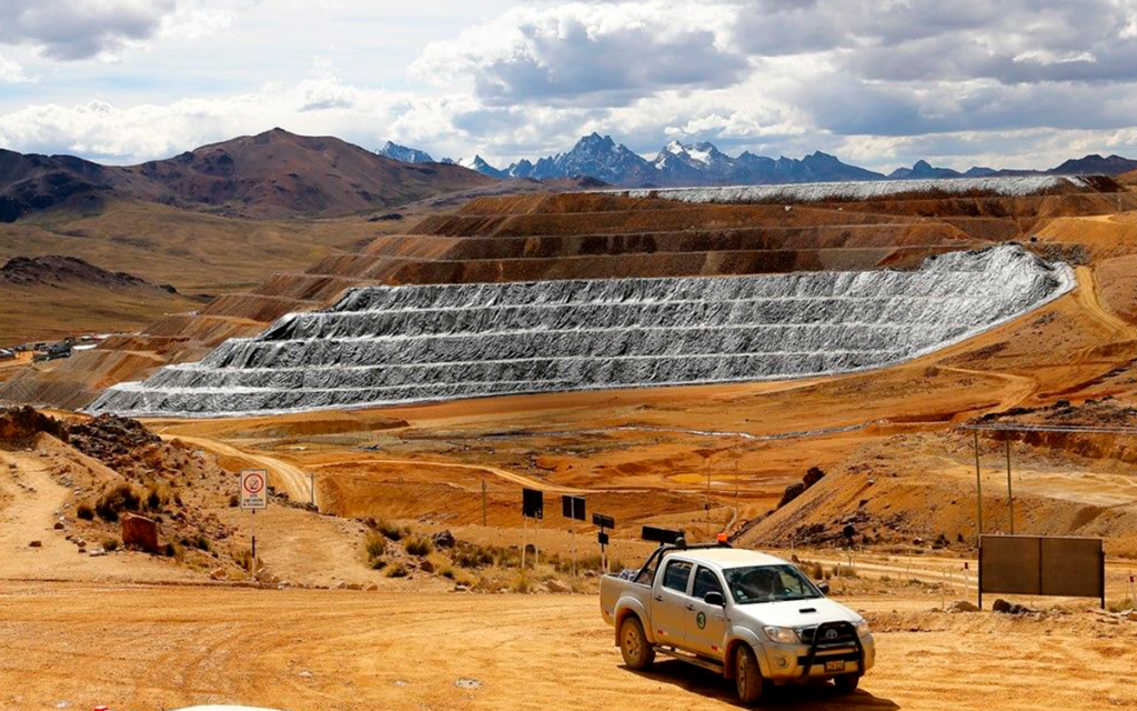 Minera IRL incrementa producción de oro en el segundo trimestre de 2022