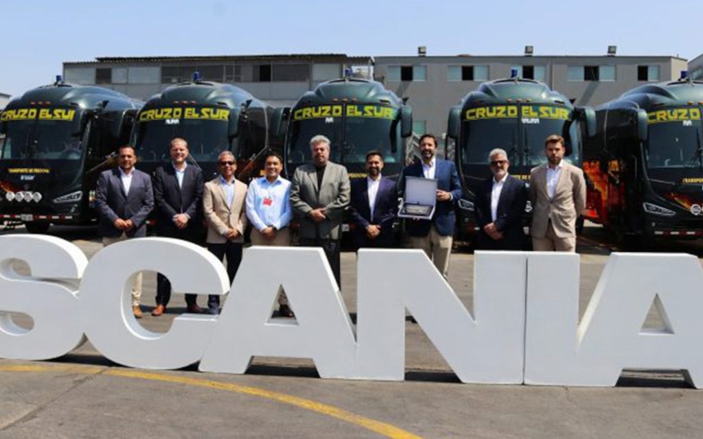 Minera Raura y Cruz del Sur compran una nueva flota de 11 autobuses ...